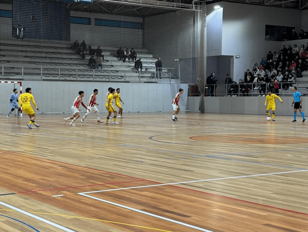 Não se largam: Paços de Ferreira, Lusitânia de Lourosa e Leixões são ...